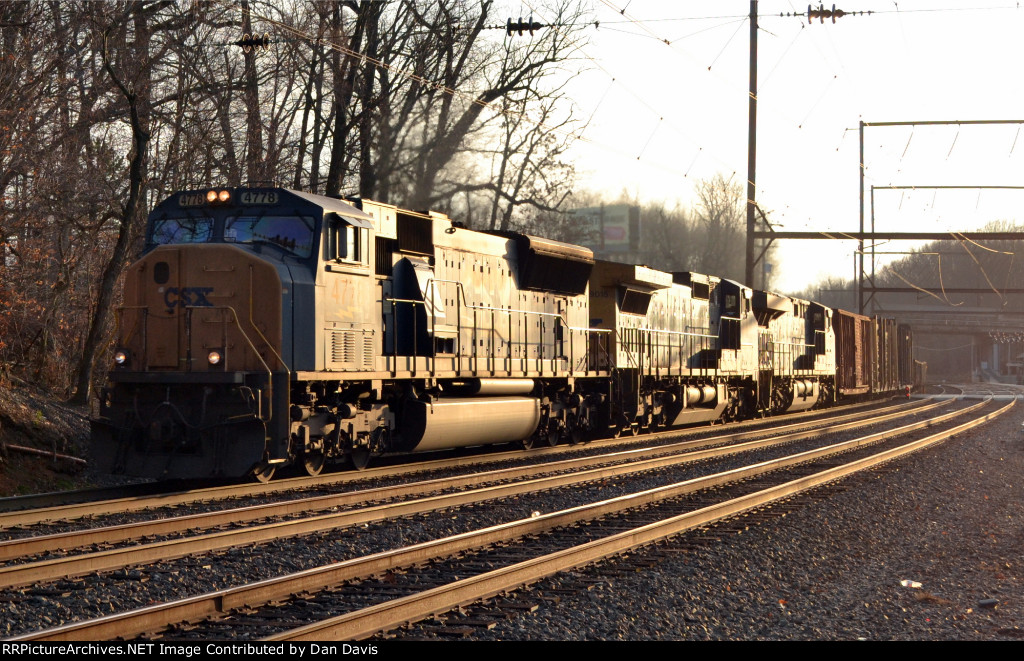 CSX SD70AC 4778 leads Q410-03